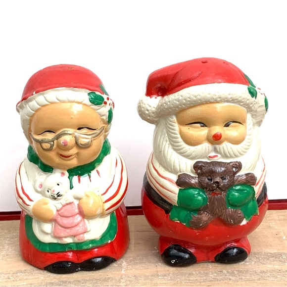 Holiday | Vintage Christmas Salt Pepper Shakers Santa Mrs Claus Salt ...
